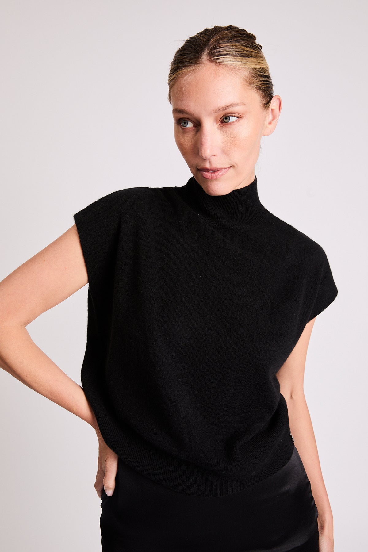 + Beryll Anne Cashmere Cap Sleeve Top | Black - +Beryll Worn By Good People