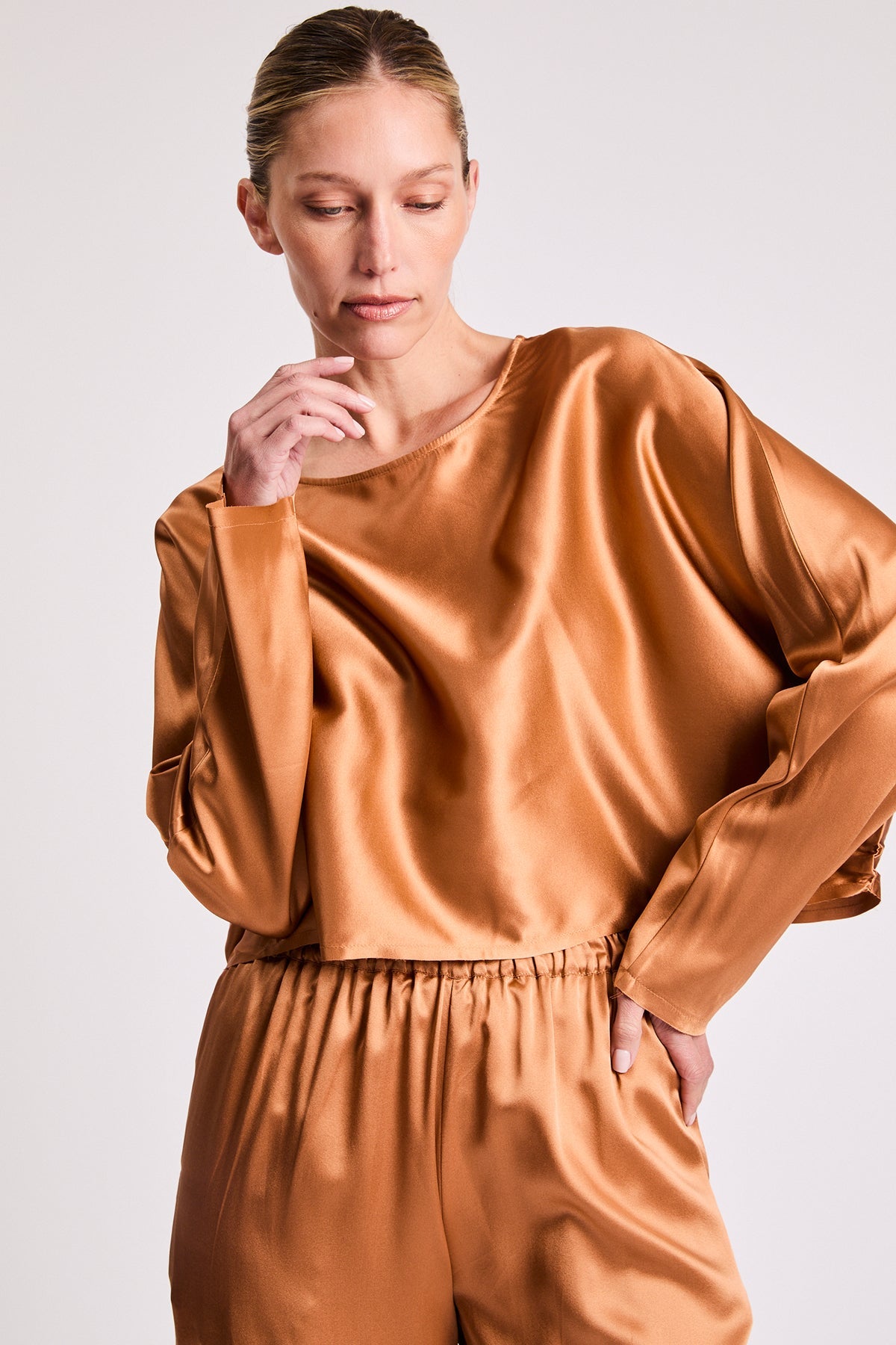 + Beryll Sierra Silk Long Sleeve Cropped Top | Copper - +Beryll Worn By ...