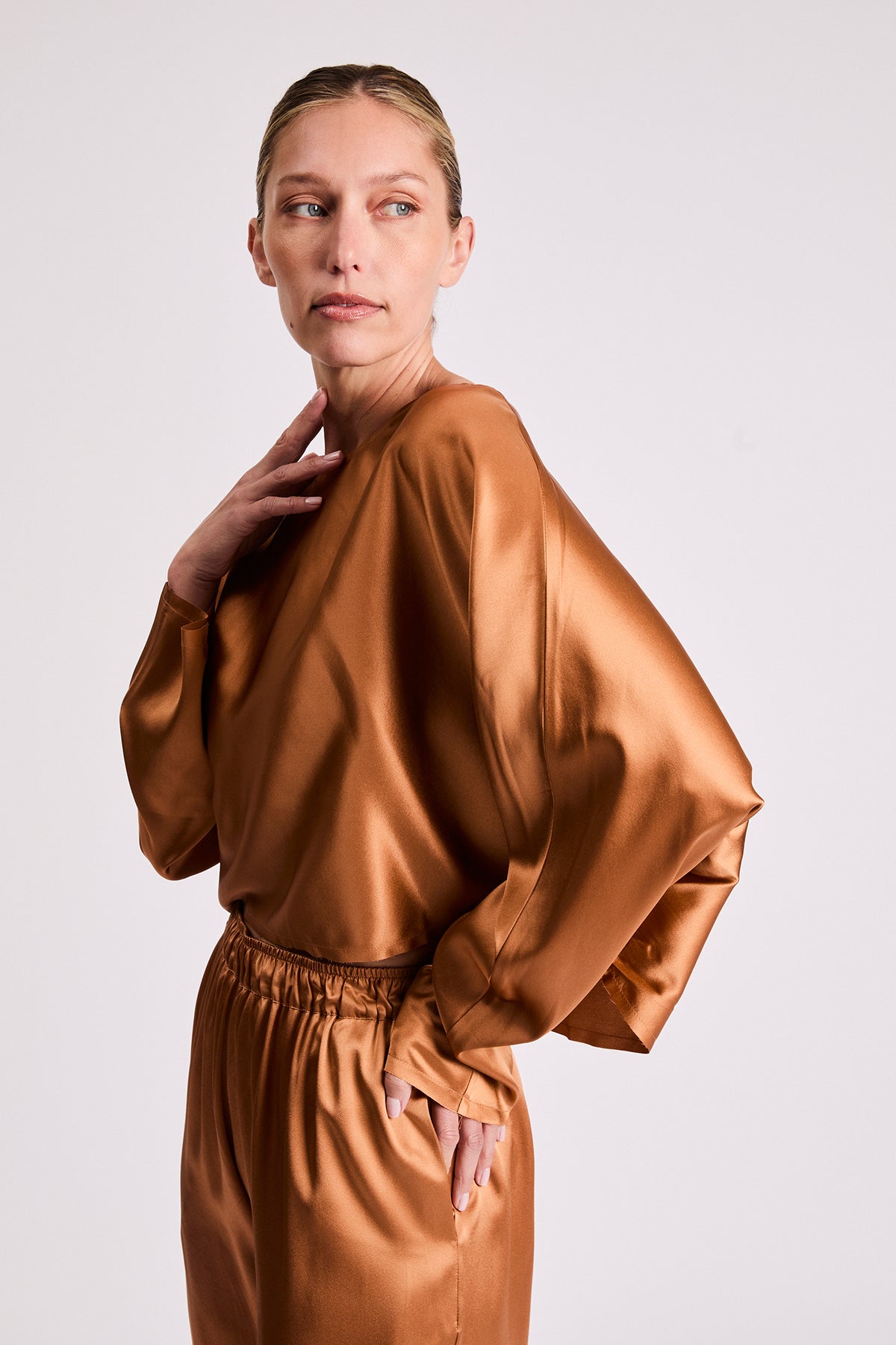 + Beryll Sierra Silk Long Sleeve Cropped Top | Copper - +Beryll Worn By ...